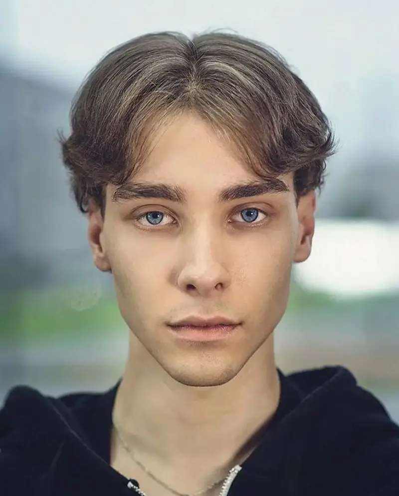 The Curtain Haircut: Interesting Ways to Wear Curtains in 2024